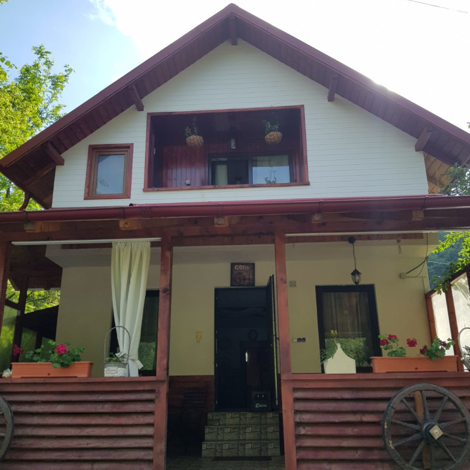 La Bradet • Pensiuni (Cazare) si Restaurant in Arges Comuna Bradulet!